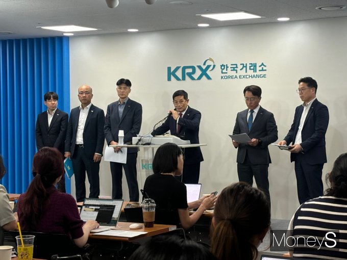 거래소, KB금융·KT 빠진 밸류업 지수 해명… "ROE·PBR 부족"