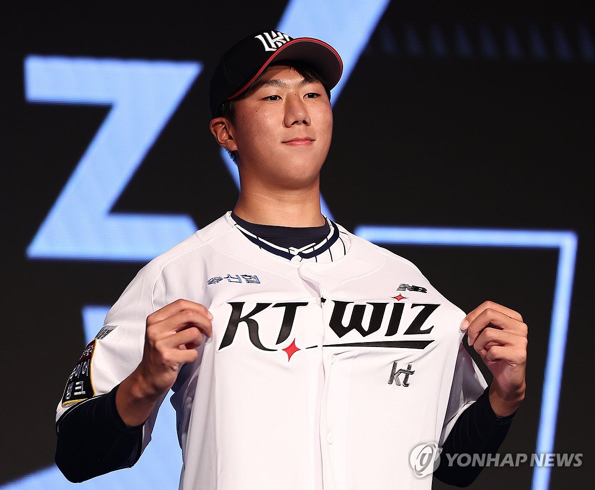 kt wiz, 신인 선수 계약 완료…1라운드 김동현과 2억원에 사인