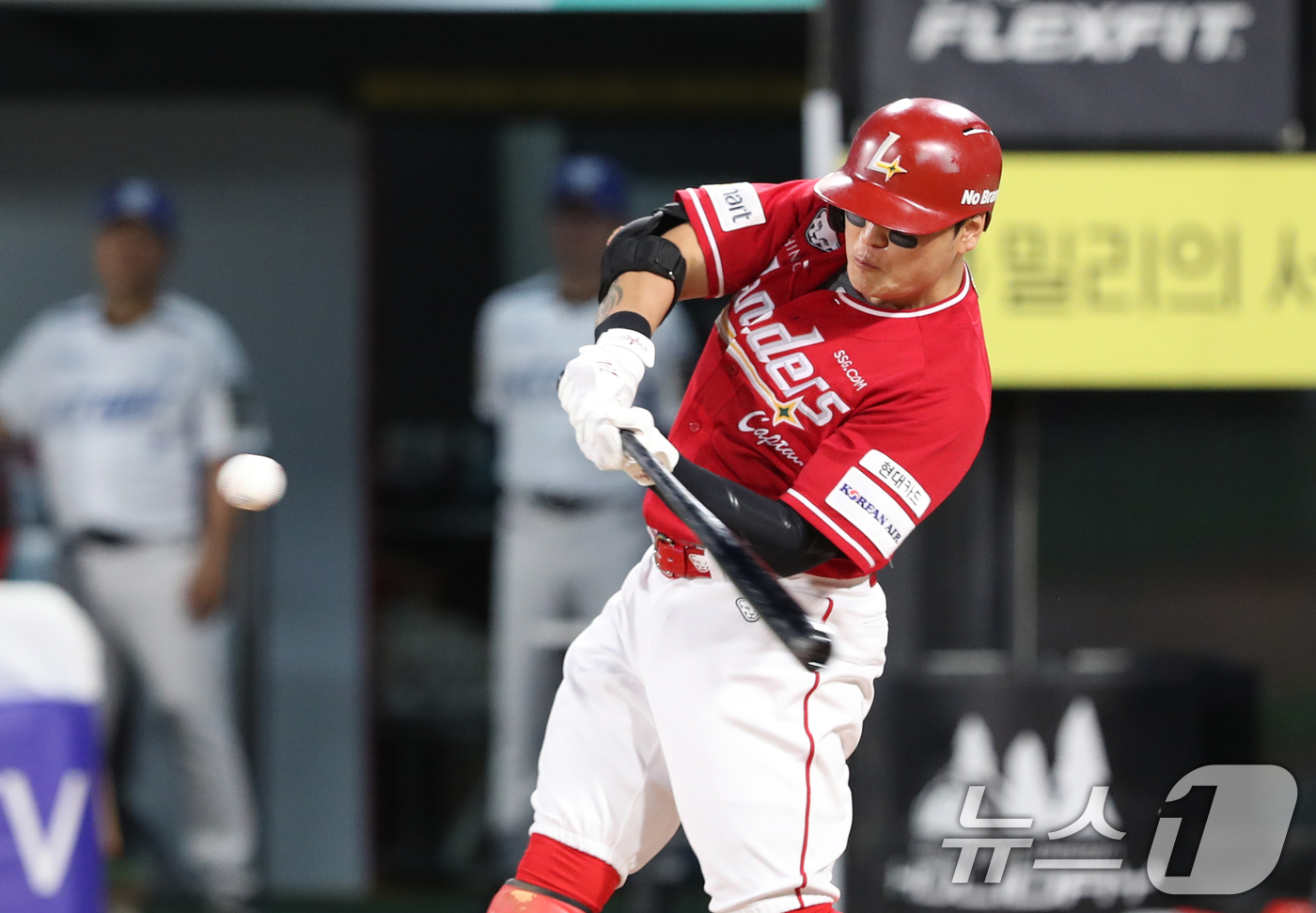 KT-SSG 5위 싸움, 끝까지 간다…캐스팅보트 쥔 최하위 '키움'