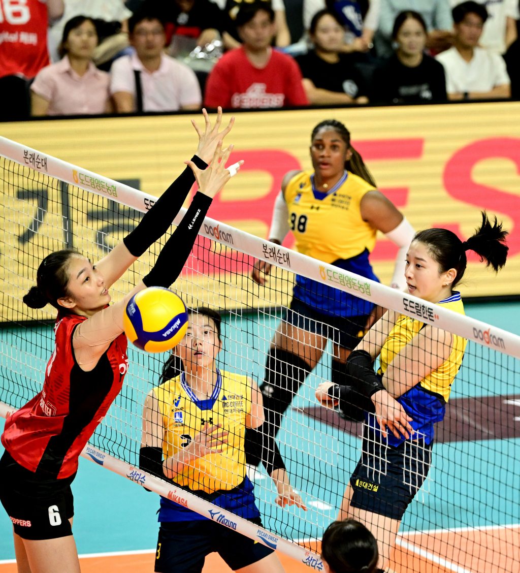 '中 197cm 특급 MB' 위력 엄청나네, 장위 데뷔전서 눈도장 '쾅'... '통합 챔프' 현대건설도 깜짝 놀랐다[통영 현장]