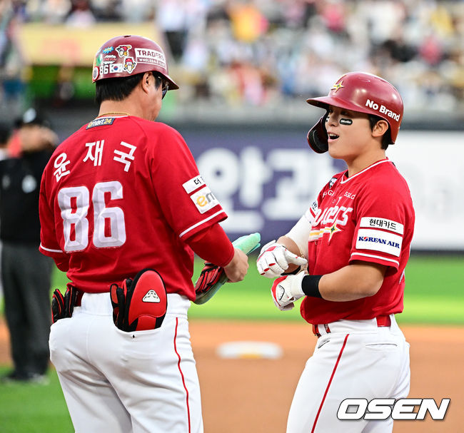 정준재, 적시타 미소 [사진]