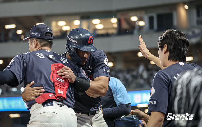 KBO 43년 새 역사! 레이예스 202안타 신기록 달성!...롯데 낙동강 더비 승리, 7위 마감 [창원 리뷰]