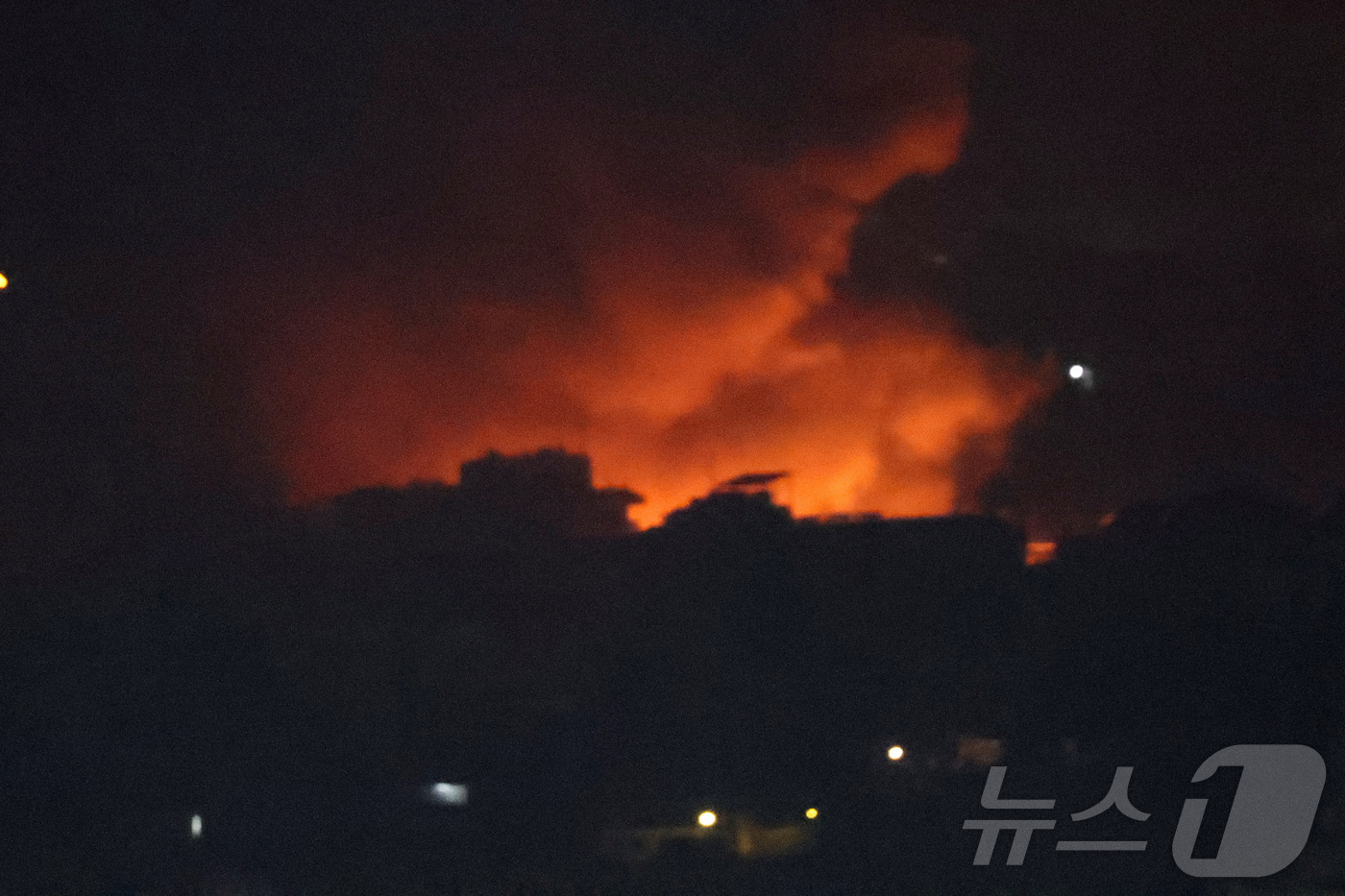 [속보] 이스라엘 레바논 남부서 대피령 확대 후 곧바로 교외지 공격