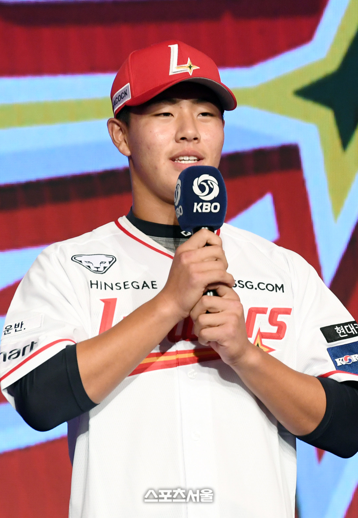 [공식] ‘이율예 2억2000만-신지환 1억2000만’ SSG, 2025 신인 10명과 계약 완료