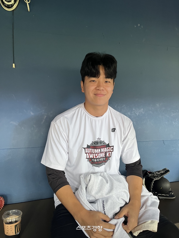 공 3개로 이닝 순삭한 ‘드라마광’ KT 손동현 “드라마도 16부작, 우리도 드라마 한 편 만큼 분위기 이어가면 돼”[준PO2]