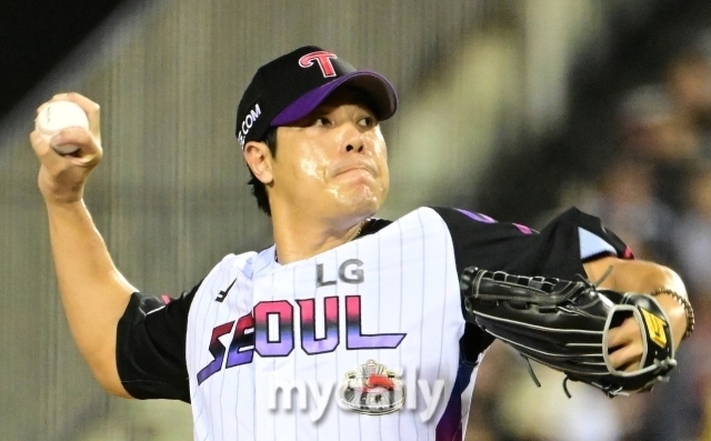 KBO 41세 홀드왕은 가을야구에 초대 못 받았다…39세 LG 마당쇠는 가을에도 열일, 감동드라마 집필