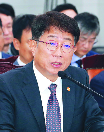 장관 관용차 당근 매물로 올린 野 의원… 난장판 된 국감