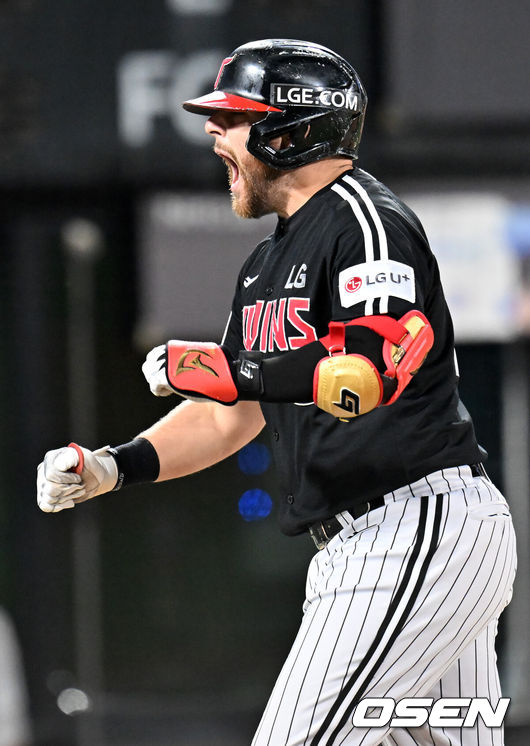 ‘역시 복덩이 외인’ LG 구한 오스틴, 벤자민 상대 홈런 평행이론…KS 3차전→준PO 3차전, 또 3점포 폭발 [준PO3]