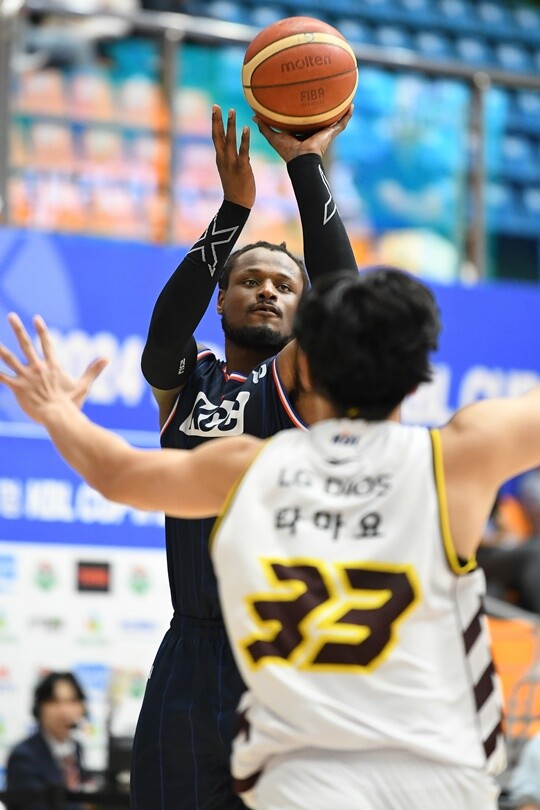 [KBL 컵대회] ‘1Q 15-33 -> 2Q 39-12’ KCC, LG에 역전승 … 1승 1패로 대회 종료