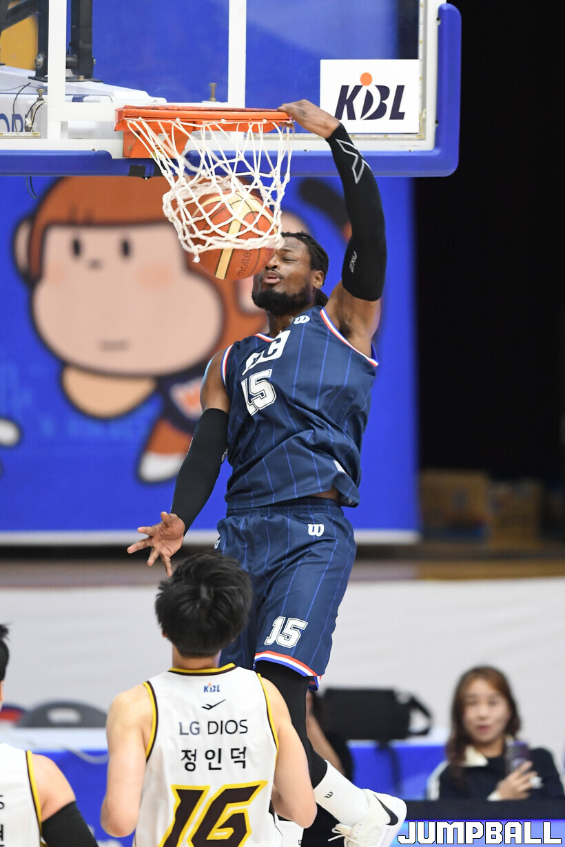 [KBL컵] KCC 버튼 '수비 뚫고 화끈한 덩크'