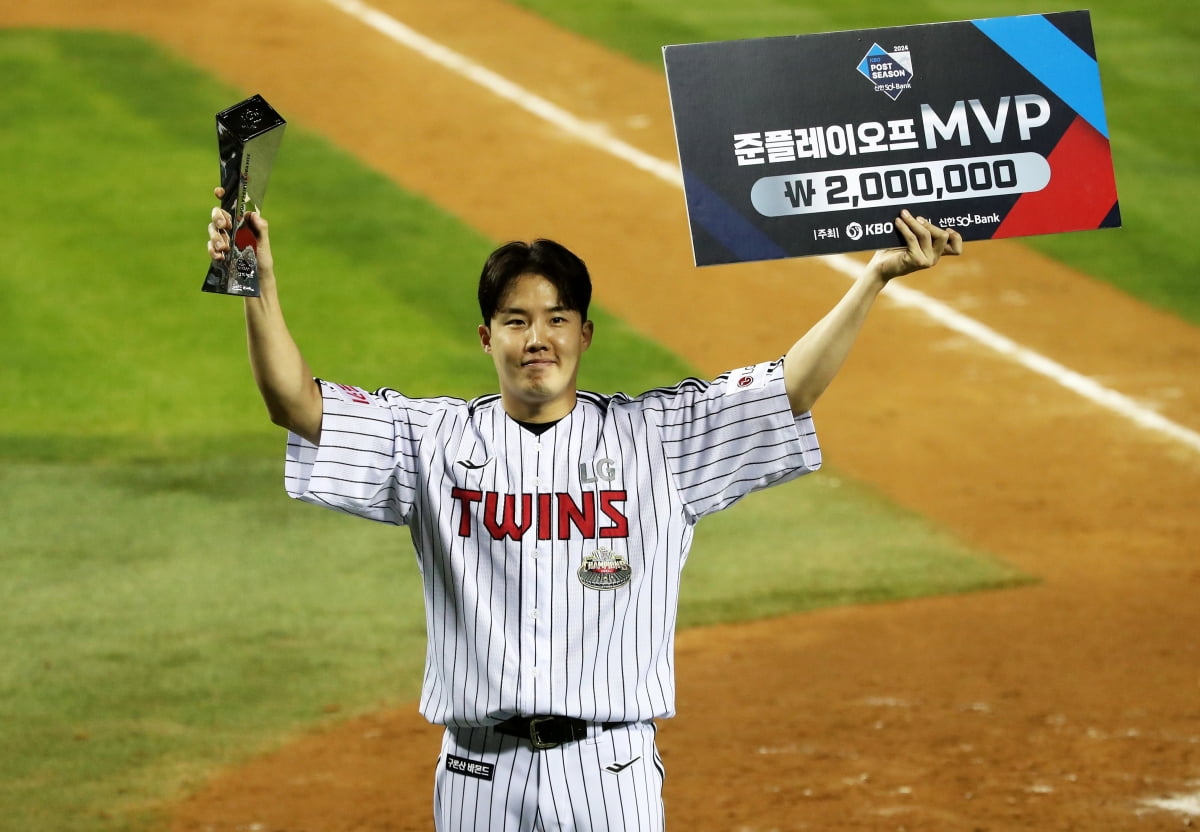 LG트윈스, PO 진출…한국시리즈 티켓 놓고 삼성과 맞대결