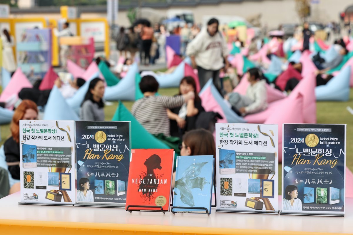 “한강 소설 역사왜곡…노벨문학상 中작가가 받았어야” 국내작가 막말 논란