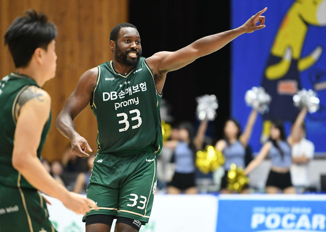 '결승전 24P 17R' 골밑 휩쓴 오누아쿠, 컵대회 MVP 등극[오!쎈 제천]