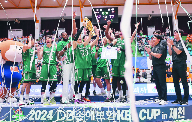 올시즌 강력 우승후보? DB, KBL 컵대회 우승