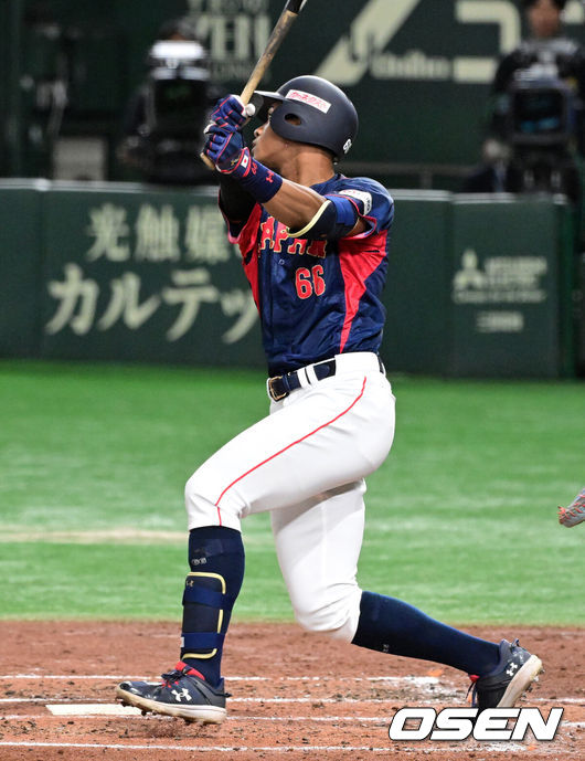 ‘APBC→프리미어12 日 대표’ 올스타 외야수, CS 2차전 9회 동점 홈런으로 팀 구했다 “홈런만 노렸다”