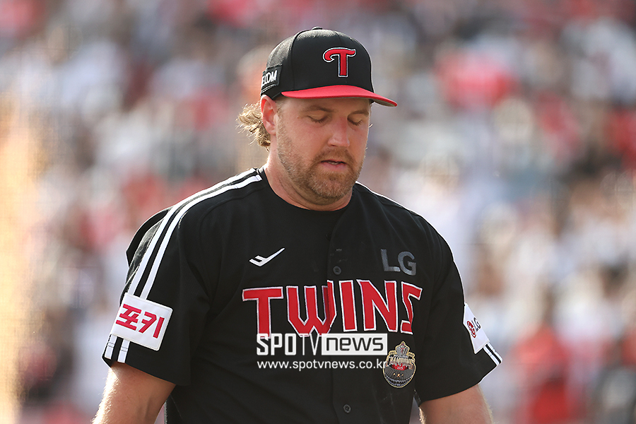 이래서 2차전 손주영 원했나…1차전 내준 LG, 가을 ERA 7.27 투수에게 기대는 서글픈 현실