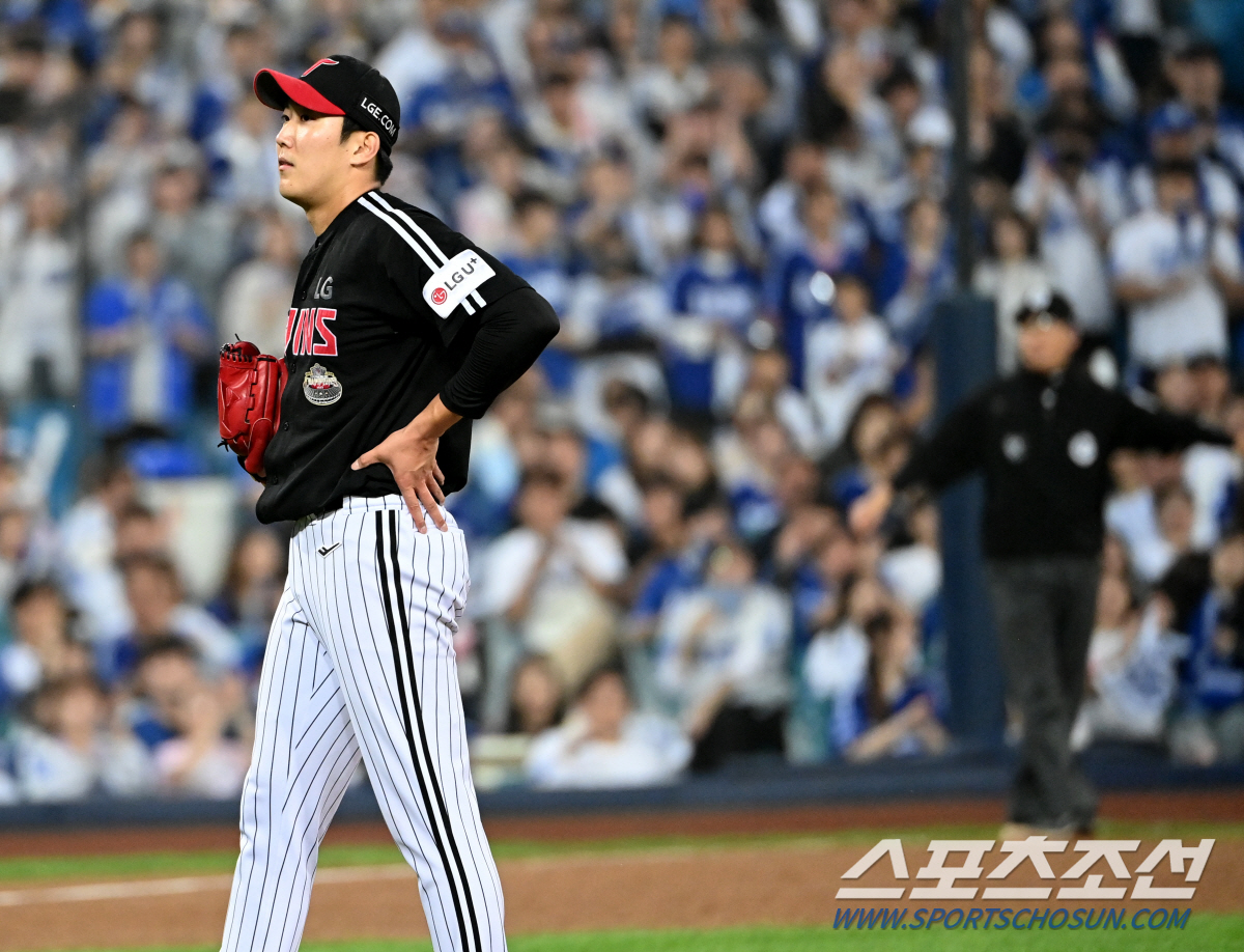 "포수가 확신할 만" 가을야구도 체크스윙 오심→추가실점, 갈길 바쁜 LG에 대형 악재[PO2]