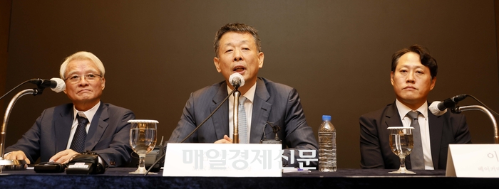 MBK, 이사회 장악 나설듯… PEF 경영 시험대 된 고려아연