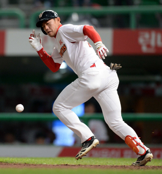 SSG, 코칭스태프 개편…코치 8명 계약 해지 통보