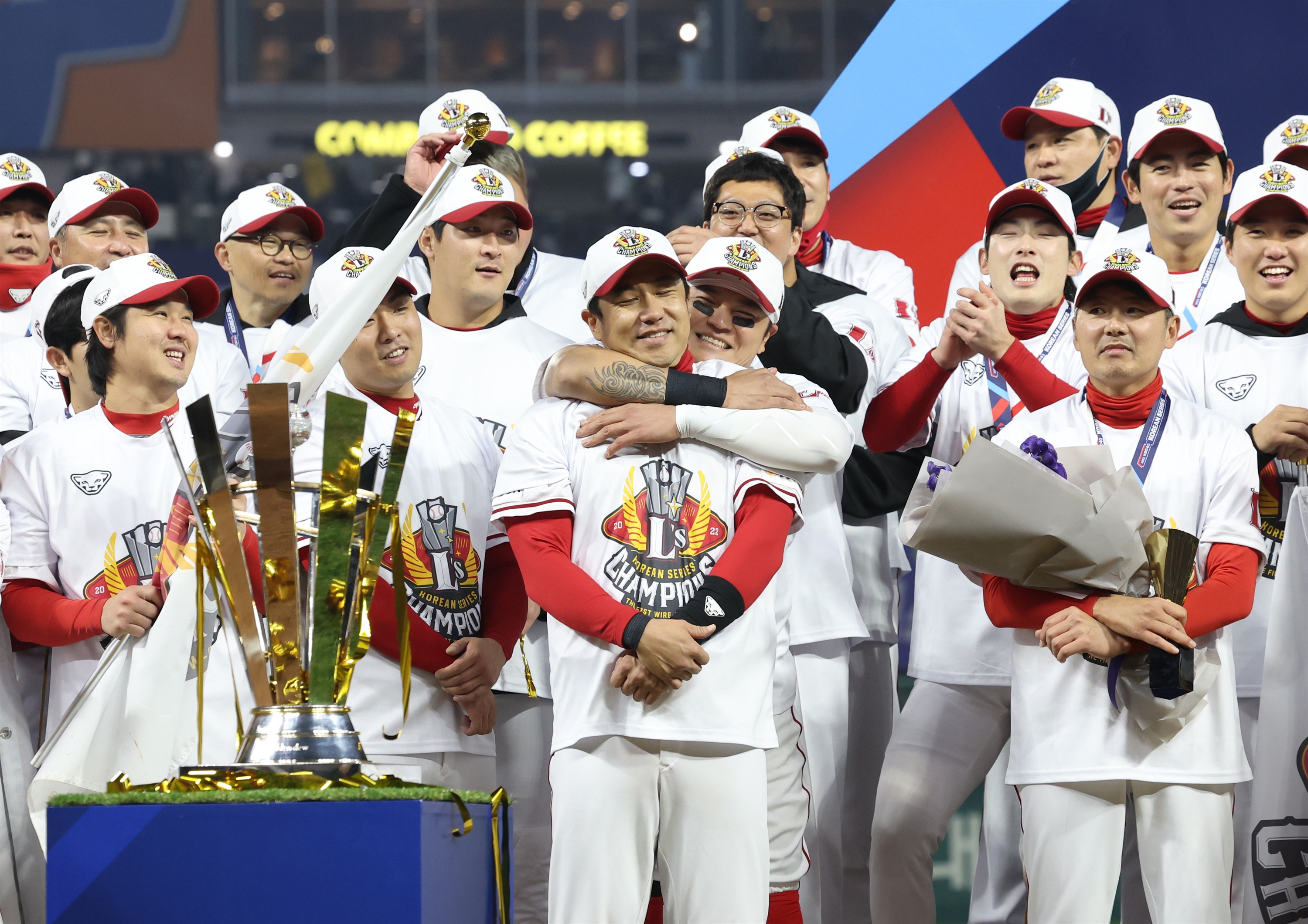 실망했던 야구팬들, SSG에 다시 박수 보낸 까닭