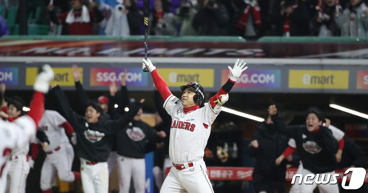 [오피셜] SSG, '짐승' 눈물 닦아준다...'2차 드래프트 이적→한화서 은퇴' 김강민 은퇴식 2025시즌 개최 "23년 노고 인정"