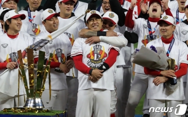[오피셜] SSG, '짐승' 눈물 닦아준다...'2차 드래프트 이적→한화서 은퇴' 김강민 은퇴식 2025시즌 개최 "23년 노고 인정"