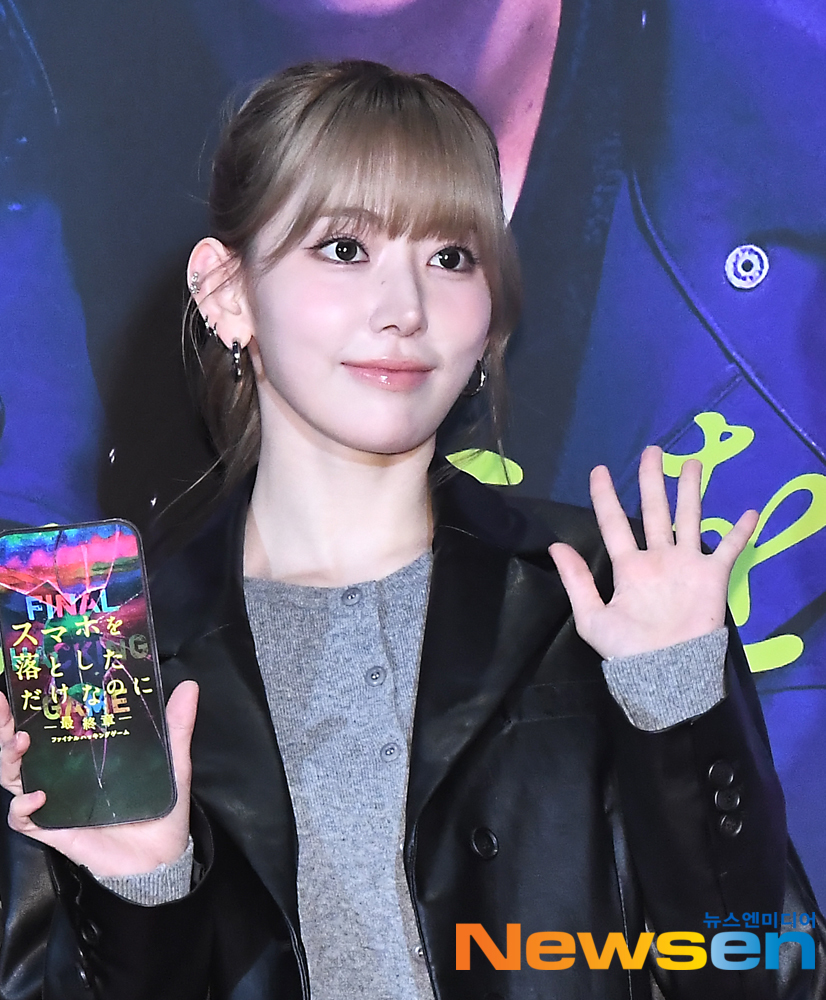 르세라핌 사쿠라, 역시 표정도 손인사도 화보급 [포토엔HD]