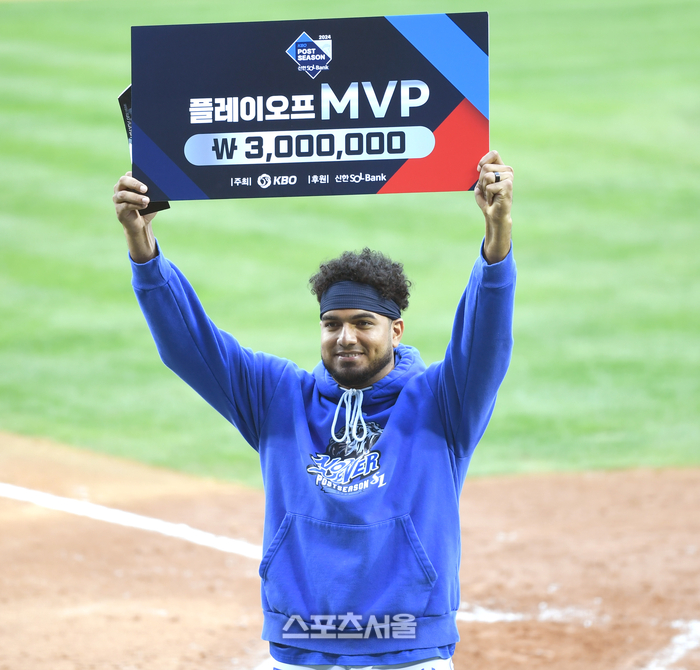 ‘2승 ERA 0.66’ 레예스, 미친 호투로 PO MVP 등극…“KS에서도 지금처럼!” [PO4]