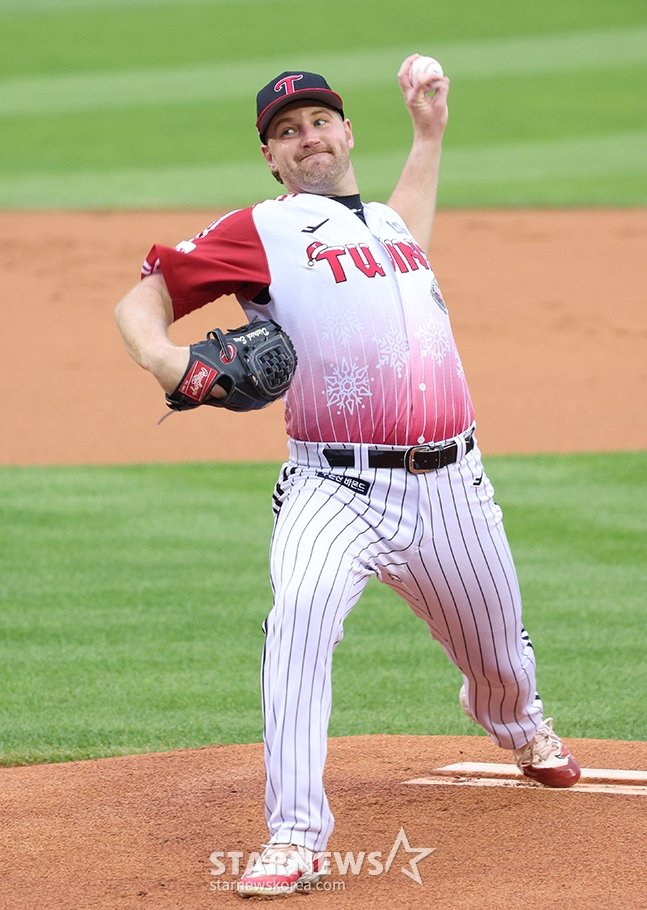 LG서 퇴출 위기 2명→결국 1명은 떠났고, 1명은 남았다... '무려 9일 쉰' 이방인 '인생투' 펼칠까 [PO4 현장]