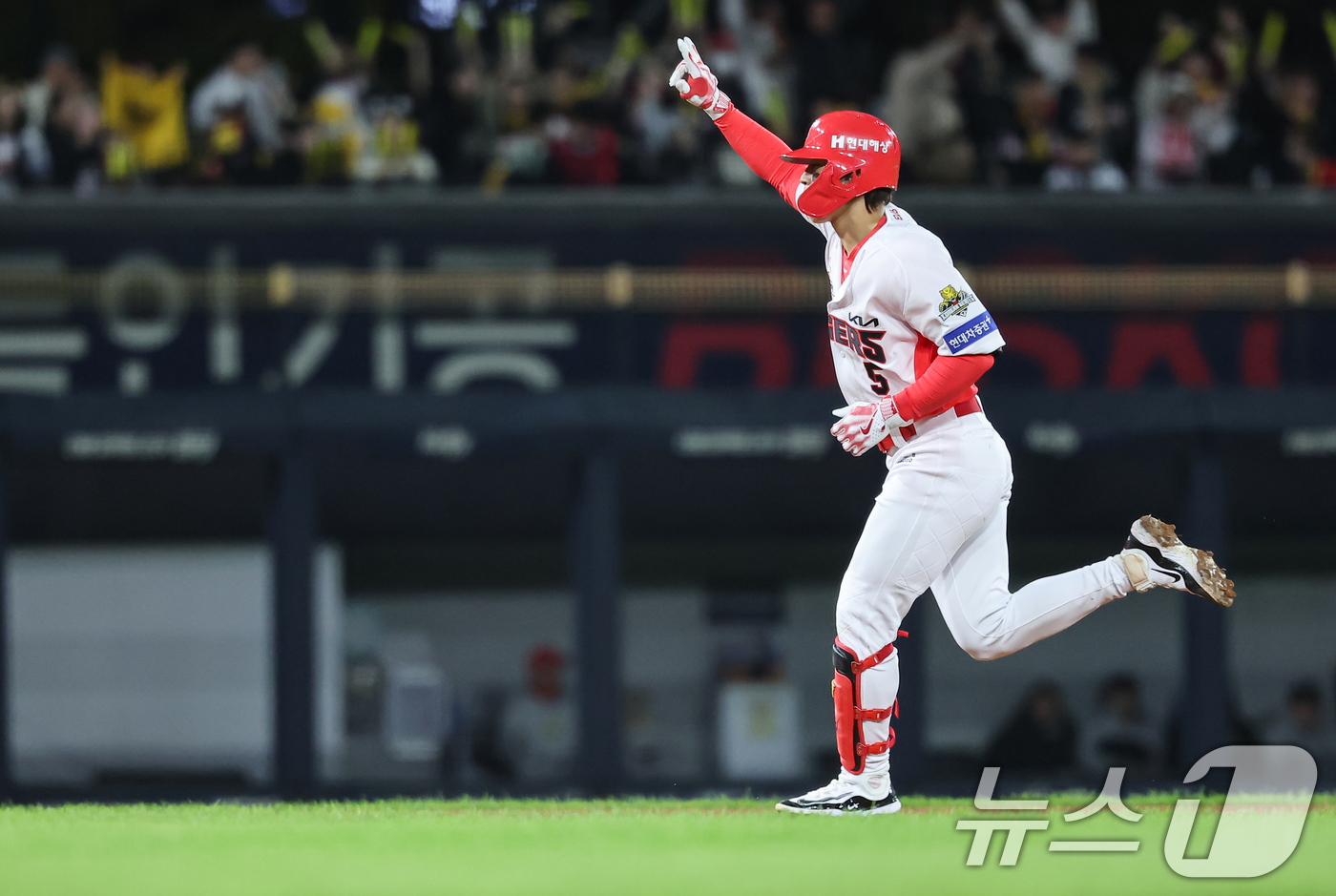 KIA 김도영, '통합 MVP' 향한 첫발…결승타에 홈런포까지[KS2]