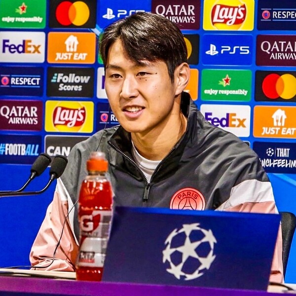 [ucl.review] '폴스 나인' 이강인, 아쉬운 득점 실패...PSG, 홈에서 PSV와 1-1 무→리그 페이즈 17위 자리