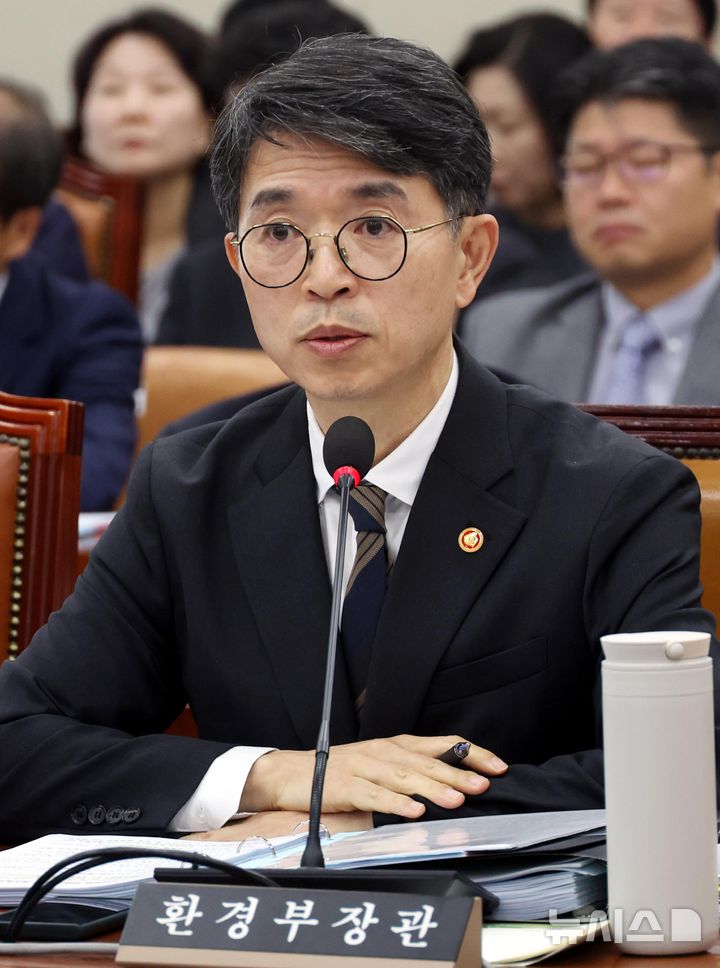 답변하는 김완섭 환경부 장관