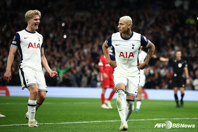 토트넘 여전히 우승 확률 1위, 맨유 보다 높다... 손흥민 없이도 UEL 3연승, 알크마르에 1-0 신승
