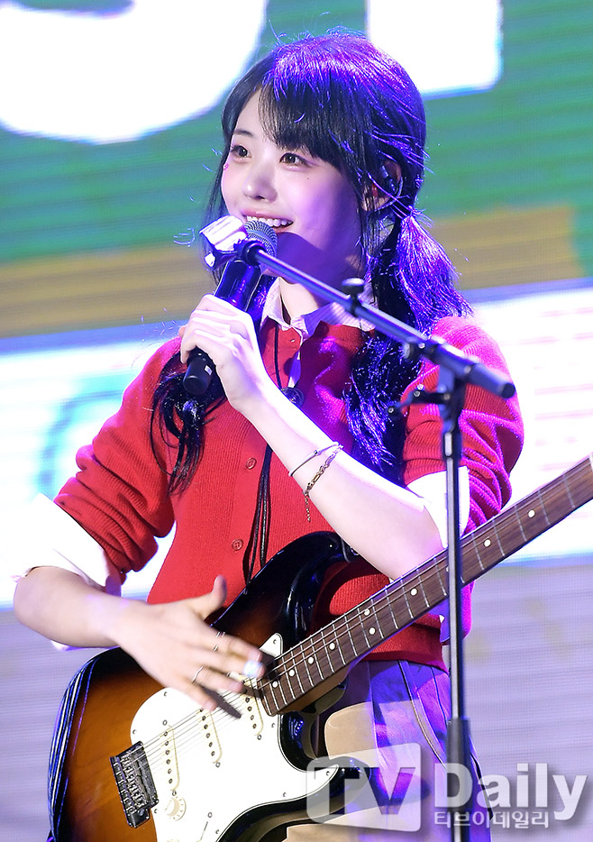 [TD포토] QWER 히나 '같이 춤춰요'