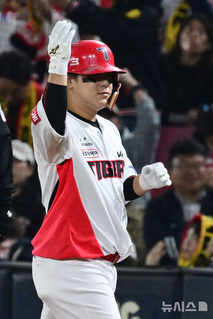 '17타수 10안타' KS 내내 뜨거웠던 KIA 김선빈, MVP 수상[KS]