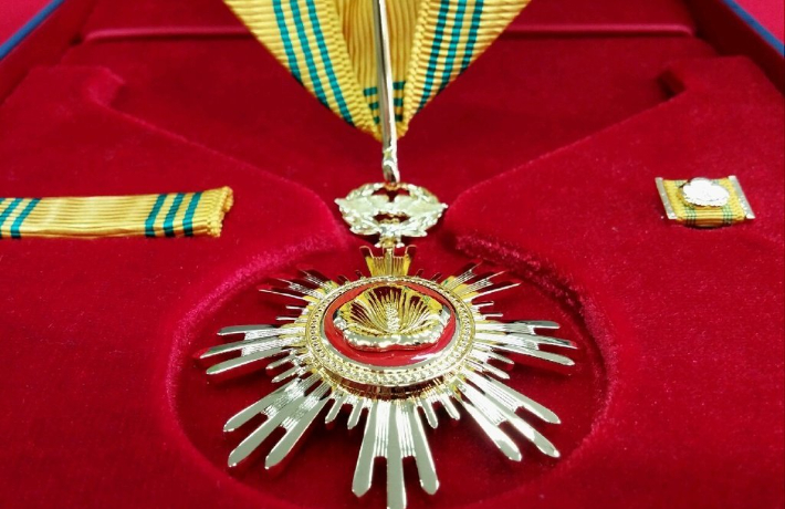 훈장 수여자의 자격[어텐션 뉴스]