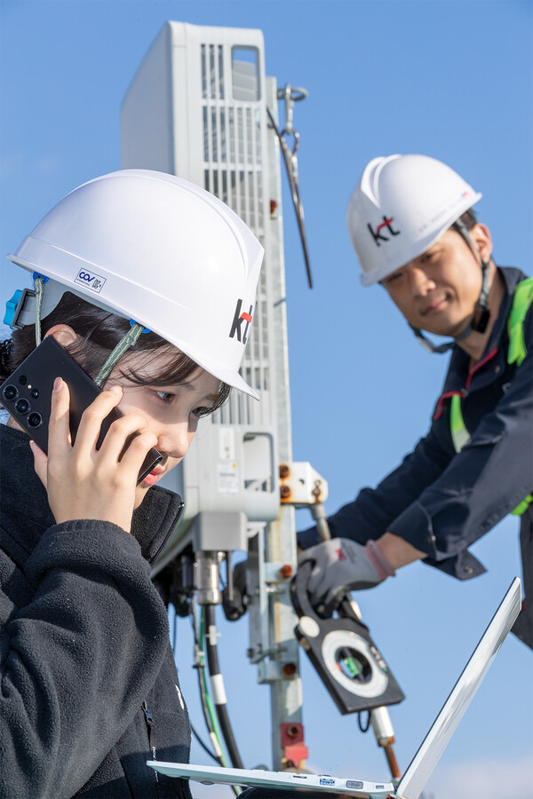 "음성도 5G 통신망 사용"...KT, VoNR 첫 상용화 | 생생비즈