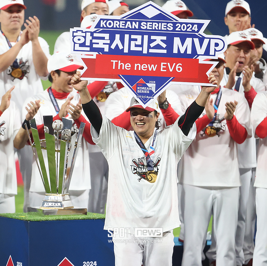 '미쳤다' 겨우 1표 차이로 KS MVP 주인공 가렸다…10안타 대폭발 '작은거인' 성공시대