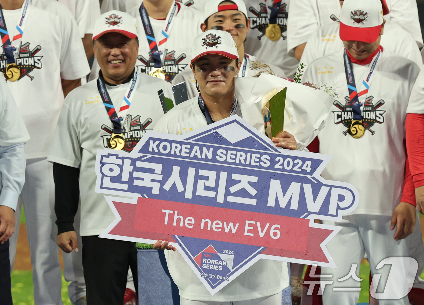 '시리즈 MVP' KIA 김선빈 "키 작은 선수 안된다는 편견 깼다"(종합)[KS5]