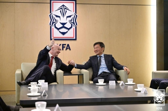 '가재는 게편' 인판티노, 정몽규 회장 지지..."KFA는 세계적 모범 사례, 대표팀 감독 선임 문제 없다"