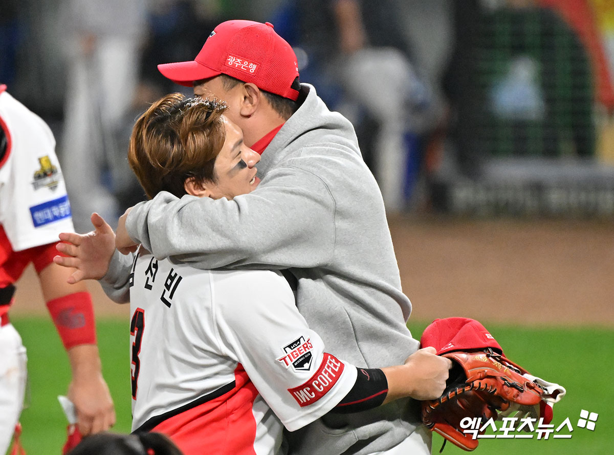 "키 작아서 넌 안 돼, 한계야"…악평 뒤집었다, 한국시리즈 MVP로 활짝 웃은 김선빈 [KIA V12]