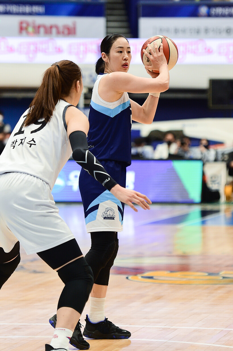 "내가 더 떨렸어요" WKBL 541경기 출전→부산대 지도자…곽주영 코치 "뛰는 게 더 나은 것 같아요"