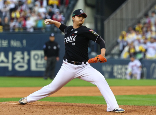 kt-SSG, ‘1차 지명’ 투수 맞바꾼다