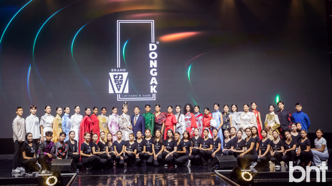 '아시아오픈컬렉션 마치고 기념촬영하는 투바 DONGAK'(아시아모델페스티벌) [포토]