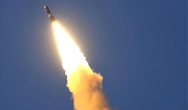 北 ICBM '최종 완결판' 화성-19형 공개...성능 UP 그러나 정치 선전일 수도