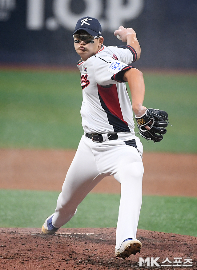 11월 155km 미쳤다! 김서현, 쿠바 상대 무실점 완벽 국대 데뷔전 [쿠바전 현장]