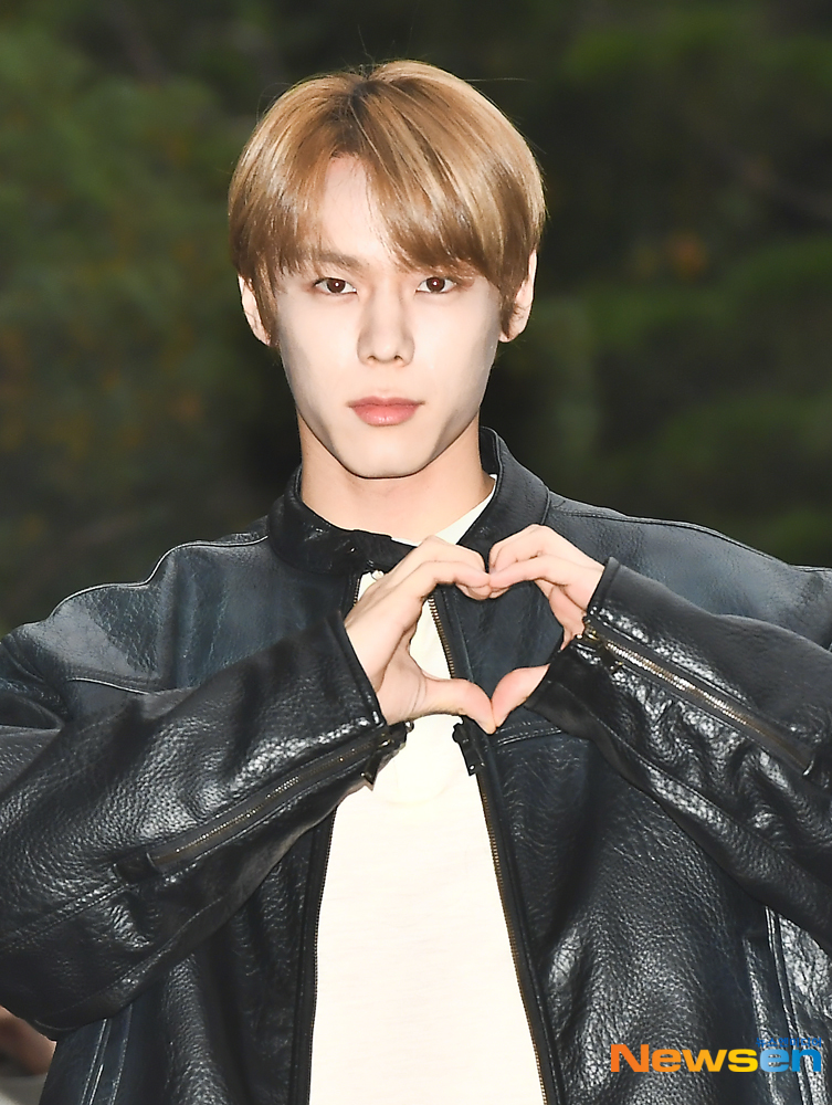 윤서빈, 진지한 하트 [포토엔HD]