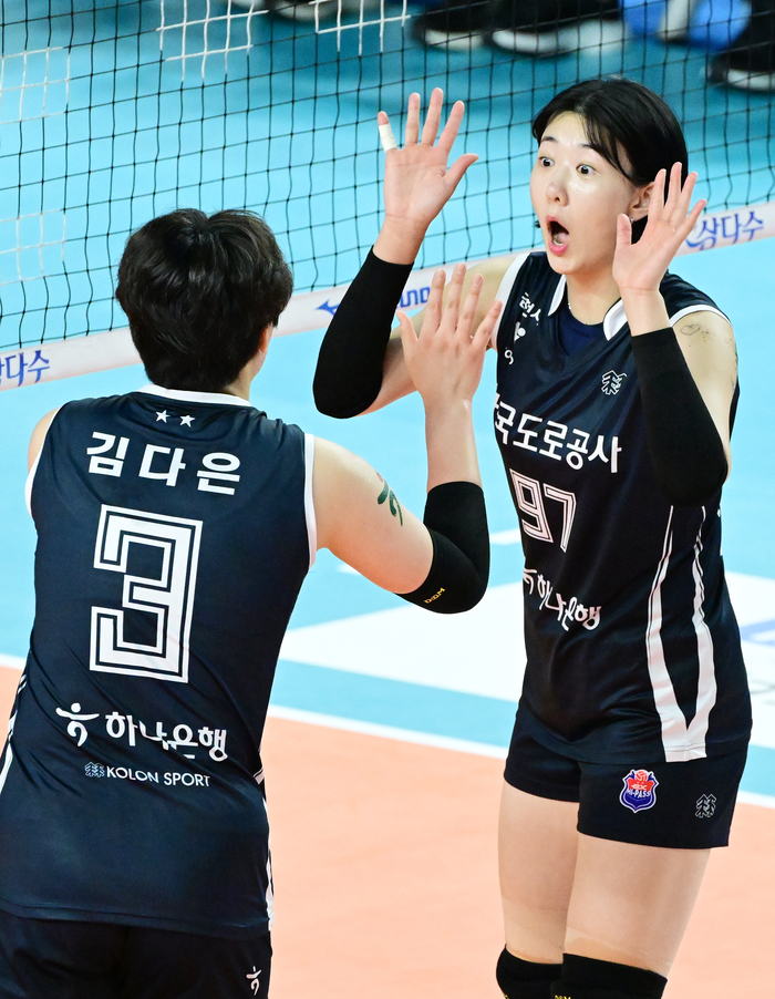 강소휘 드디어 부활 신호탄, 신인 세터 김다은도 무난하게 적응 중…여자부 ‘유일 무승’ 도로공사의 위안거리