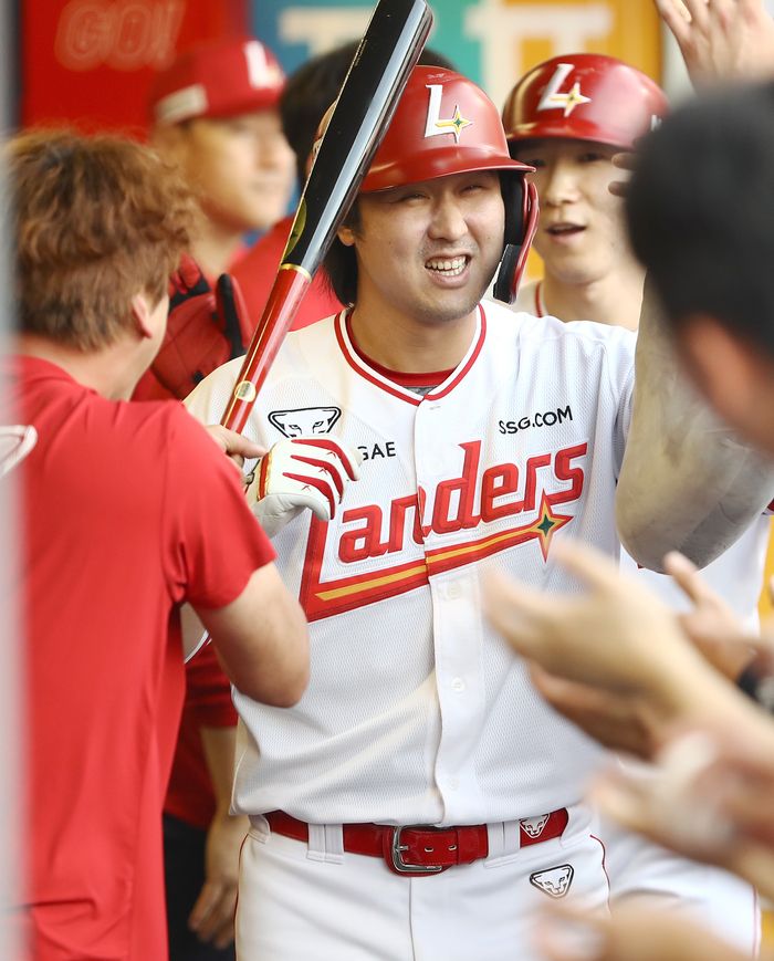 FA 시장 열리기 전 계약은 불발…SSG-최정 ‘2025 FA 1호 계약’ 유력