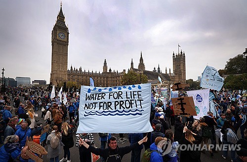 BRITAIN CLEAN WATER PROTEST